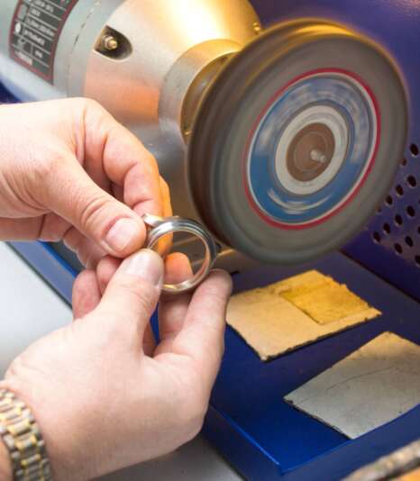 HOROLOGY – WATCH LABORATORY